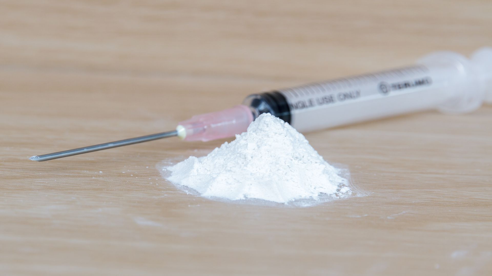What is an 8 Ball of Cocaine? Weight, Costs, and Risks